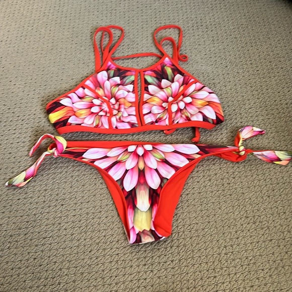 Robin Piccone | Swim | Robin Piccone Red And Pink Floral Bikini | Poshmark